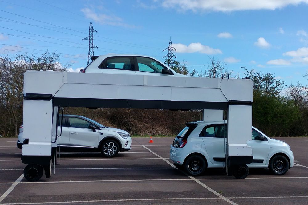 Tecnología innovadora: exitoso test de robot aparcacoches para Renault ...